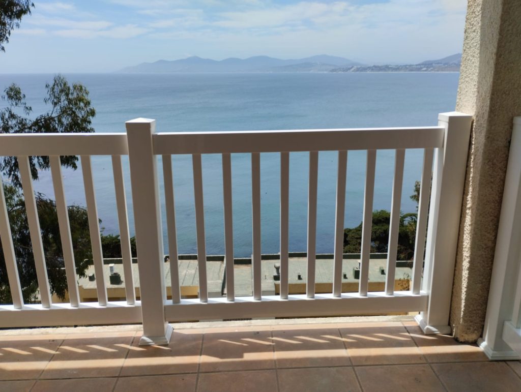 Baranda de PVC en la costa – Las Américas